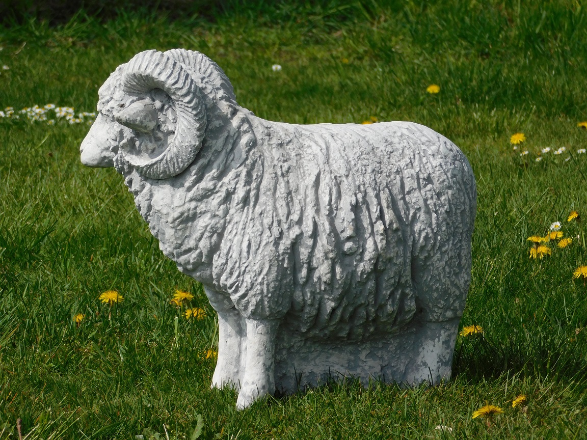 Statue Ram XL - solid stone - CountryClassicDesign - Decoraties en ...